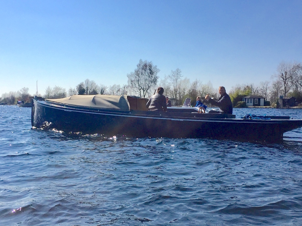 Elektrische booteigenaar Piet van Rijn